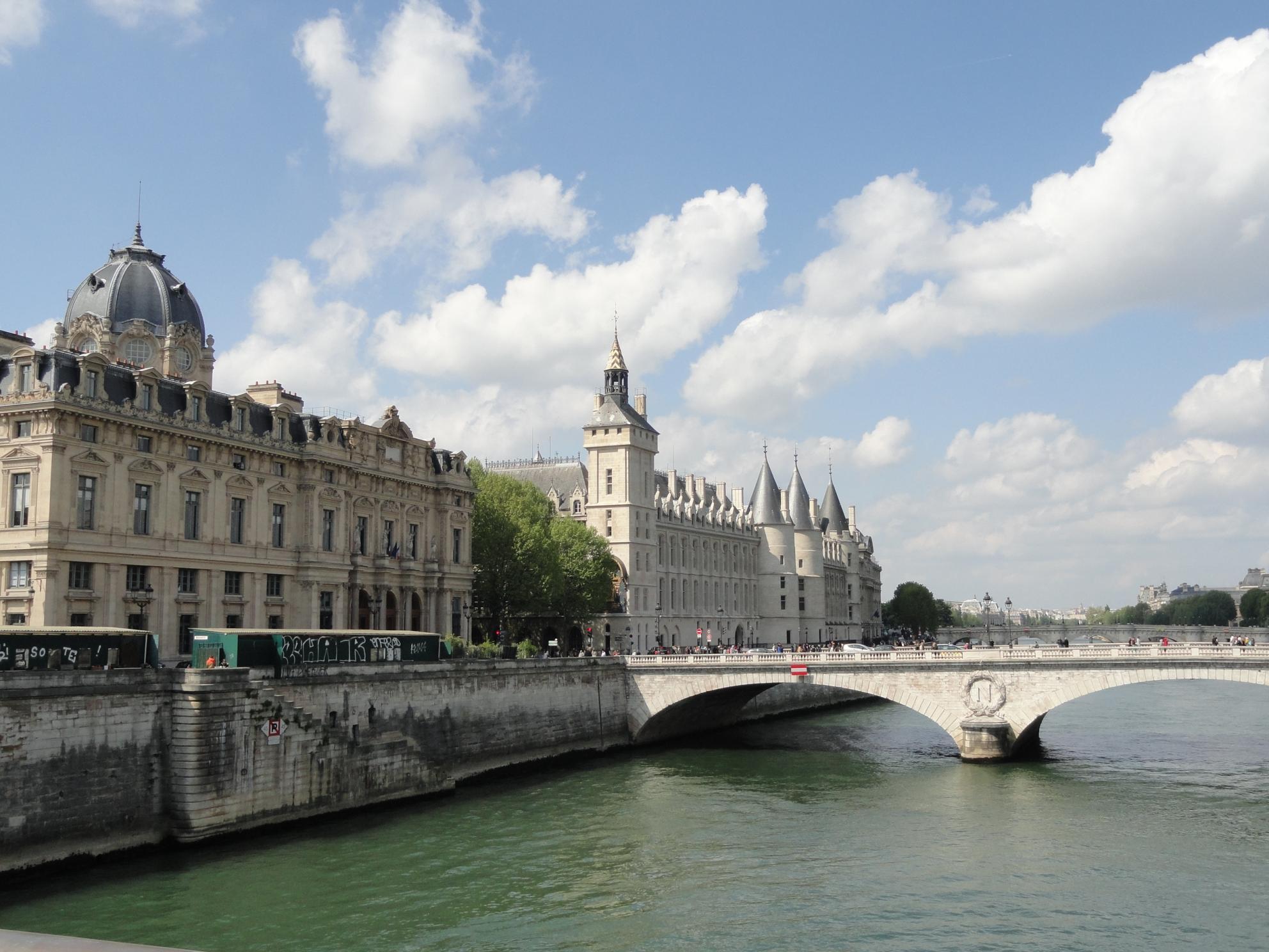 Ideal Location | Oops Paris Design Hostel | Quartier Latin
